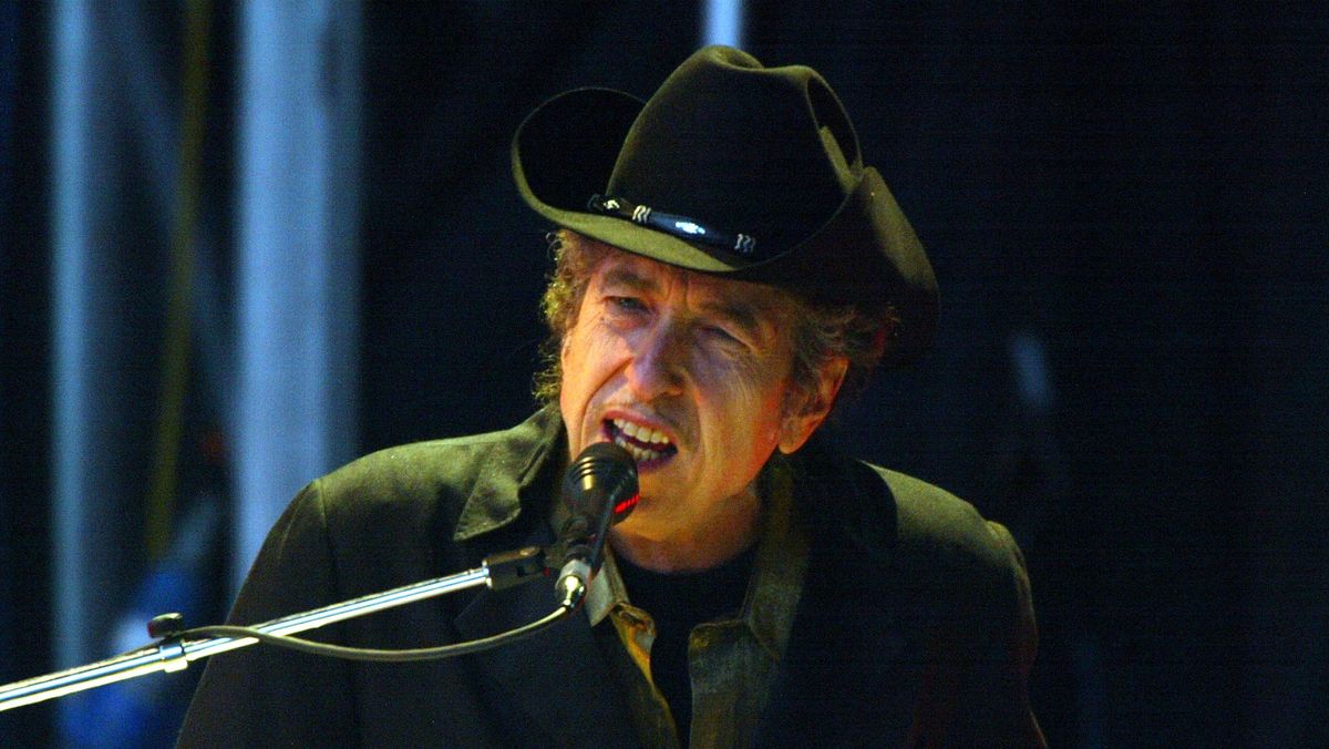 Coronation Street makes Bob Dylan ‘feel at home’ | The Week
