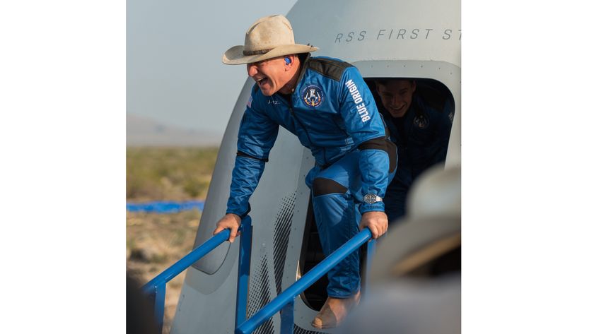 In photos: Blue Origin's 1st New Shepard passenger launch with Jeff ...