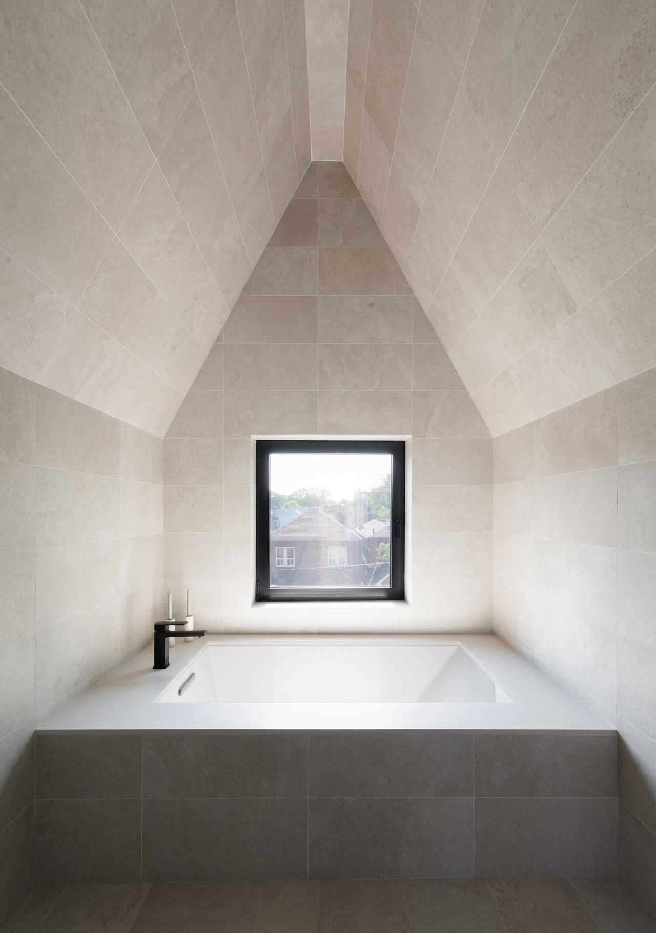 10 built-in bathtubs for a more stylish, minimalist bathroom | Livingetc