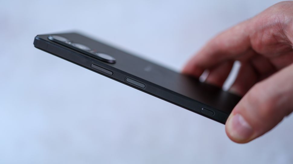 Sony Xperia 1 VI review: 85-170mm zoom meets class-leading macro ...