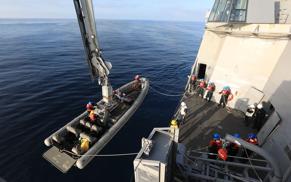 Spectacular Photos: NASA Practices Orion Space Capsule Recovery at Sea ...
