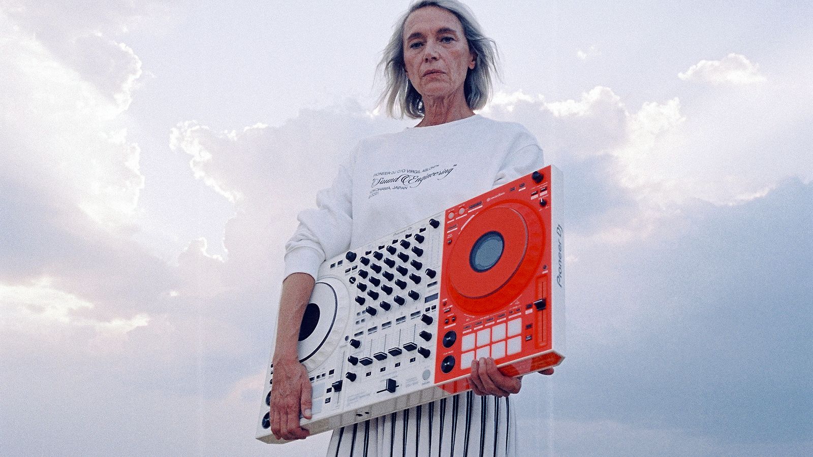 Off-White x Pioneer DJ DDJ-1000-OW: this orange and white deck is great ...