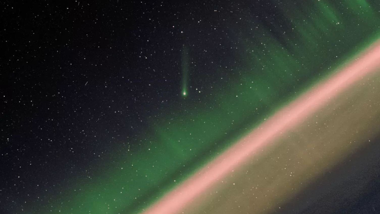 Comet Leonard shines amid aurora and meteor shower in stunning footage ...