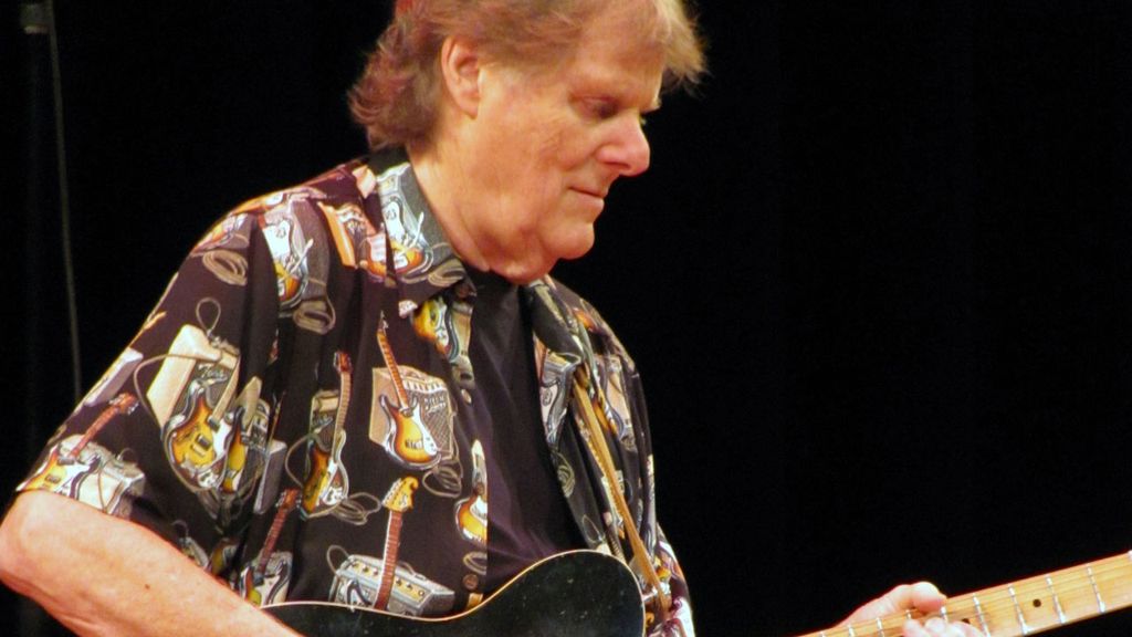 Session guitar legend Reggie Young dead at 82 | Louder