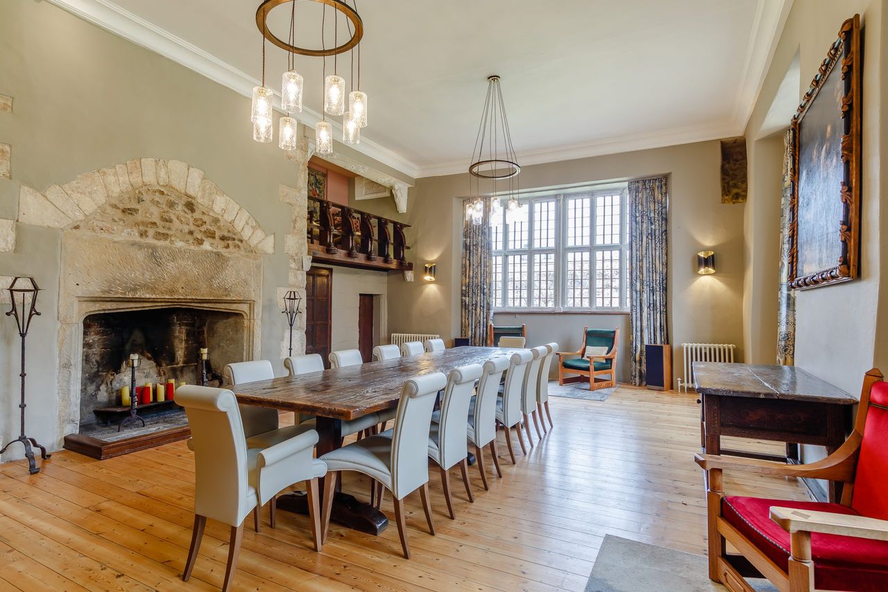 A spectacular Elizabethan manor house with long views of the Devon ...
