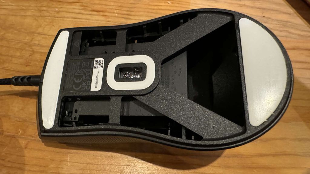 NZXT Lift 2 Symm gaming mouse review | PC Gamer