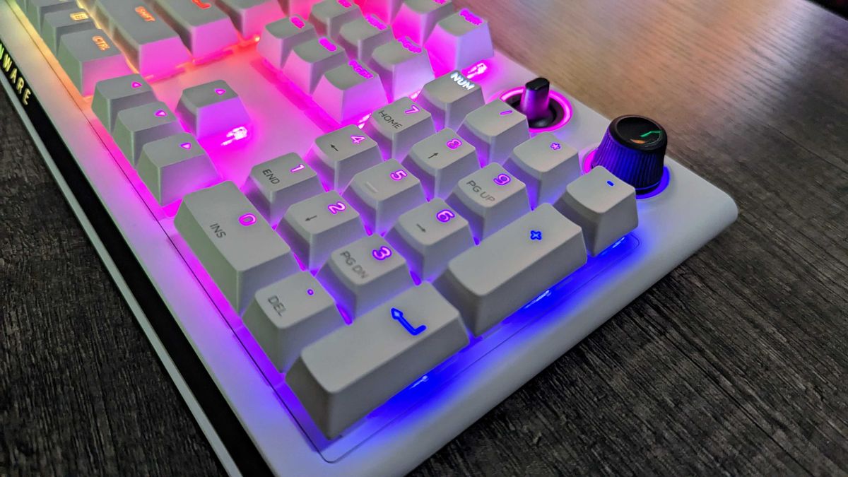 Alienware Tri-Mode Wireless Gaming Keyboard (AW920K) review: Expensive ...