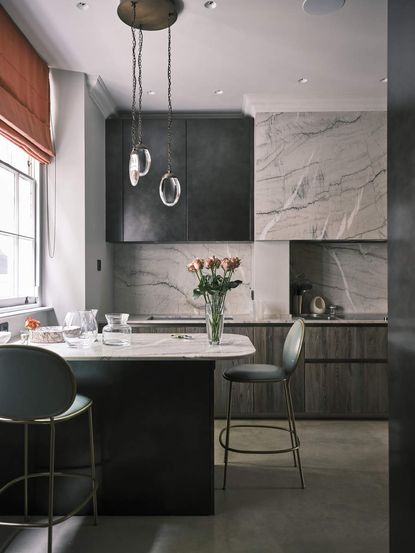 Kitchen blind ideas – 10 styles for practical kitchen window coverings ...