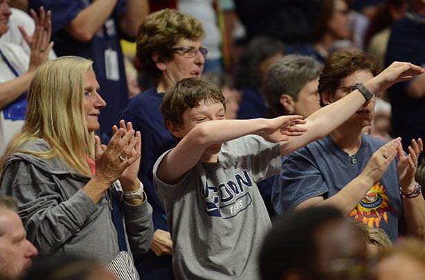 What is dabbing and where did dabbing come from? | GoodtoKnow