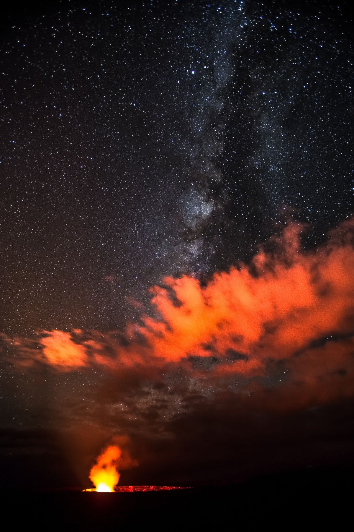 Milky Way Galaxy Glows Over Fiery Hawaiian Volcano in Stargazer's Photo ...
