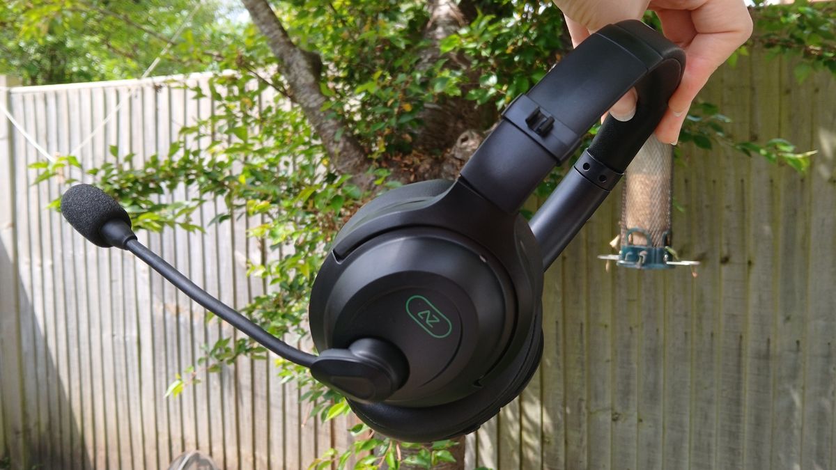 AceZone A-Blaze wireless gaming headset review | PC Gamer