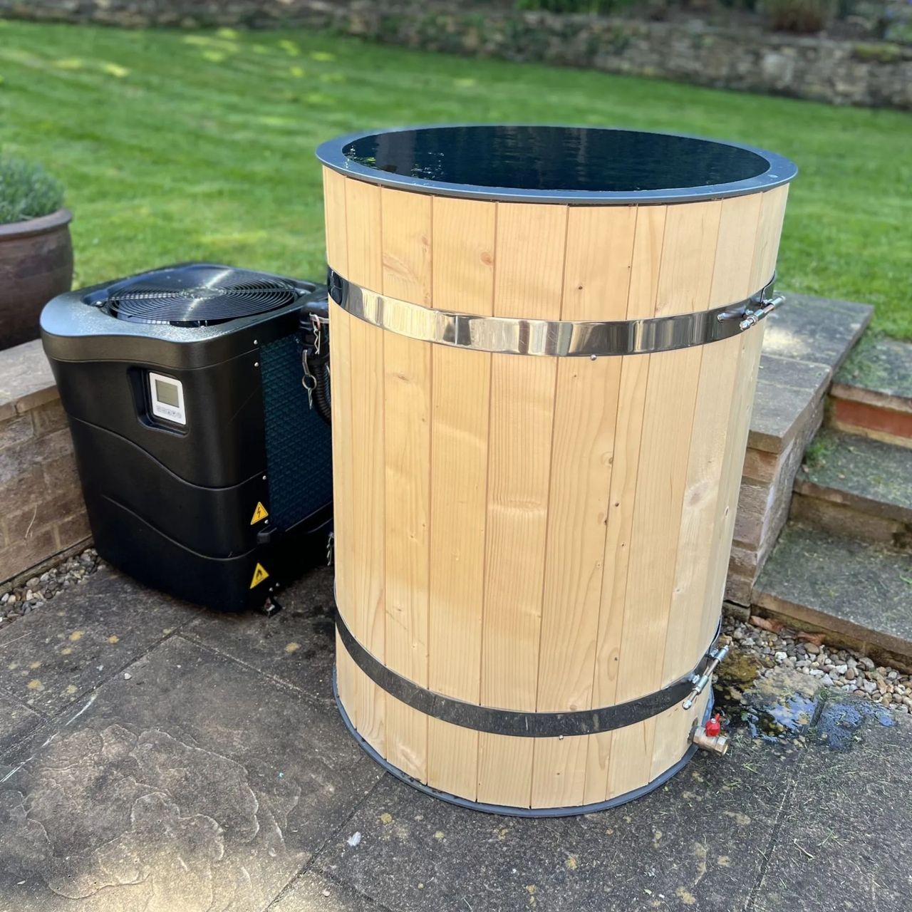 Cold water plunge pools are a big garden trend for 2024 | Ideal Home