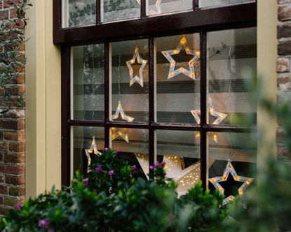 Christmas window lighting ideas: 10 looks for a cozy glow | Gardeningetc