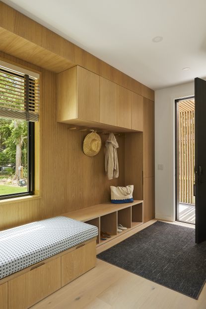 How to Declutter An Entryway — An Expert Guide | Livingetc