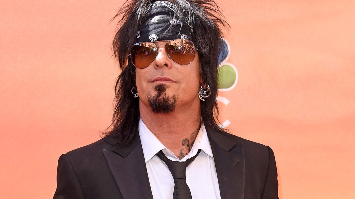 Sixx tells bands: Fight for honesty | Louder