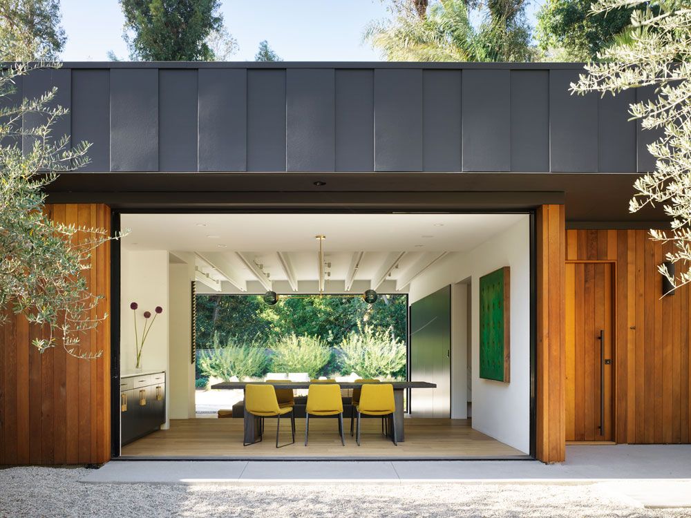 Explre An Open-Plan, Modern Family Home That Brings The Outside In