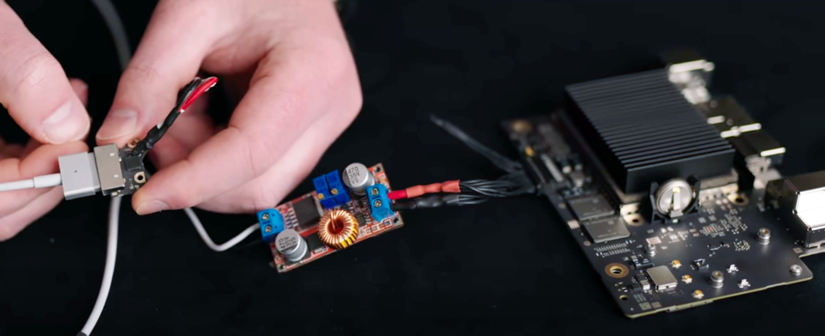 Modders Squeeze Mac Mini M1 Into a Palm-Sized Chassis | Tom's Hardware