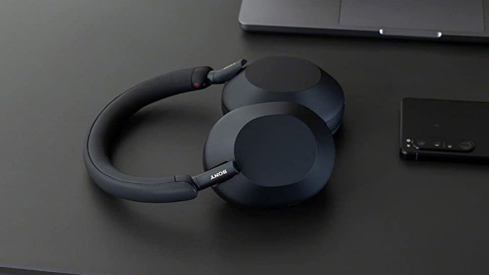 Closed-back vs open-back headphones: What's the difference and why does ...