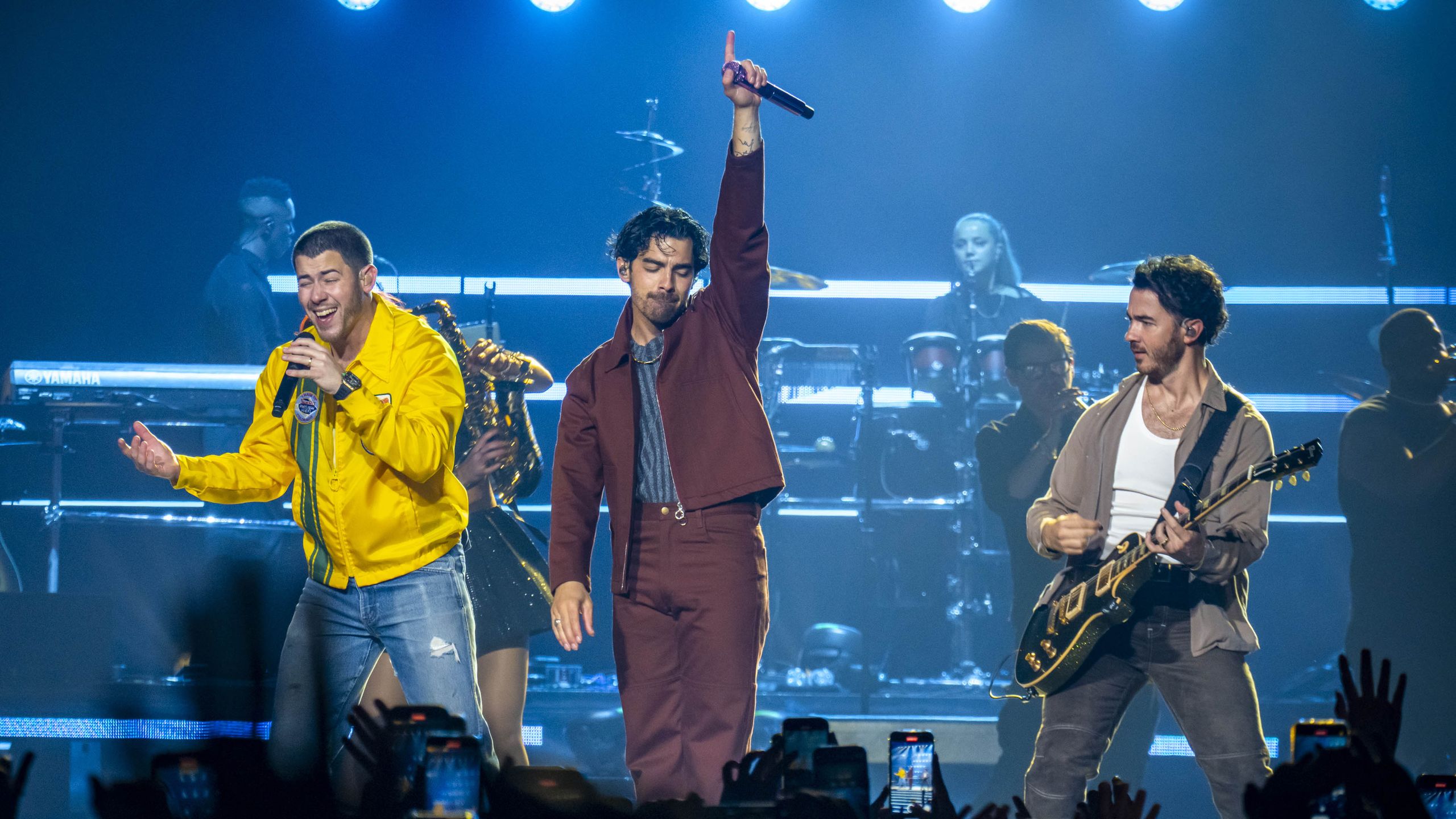 Jonas Brothers gig stopped after laser pen is pointed in Nick Jonas’s ...