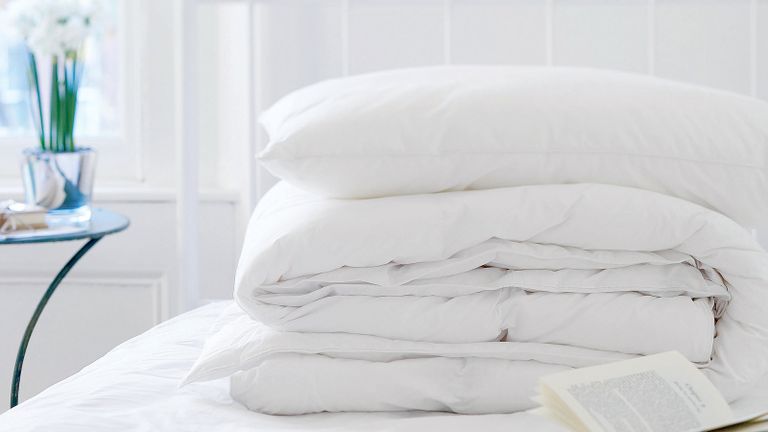 Wool vs feather and down duvet: experts advise which is best | Ideal Home