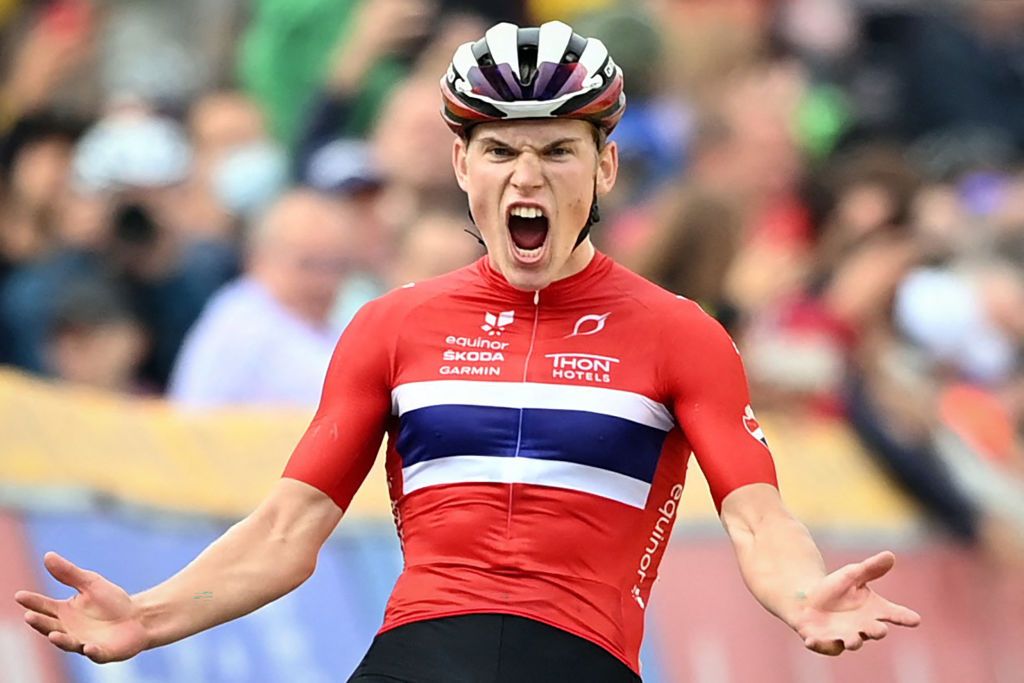 Per Strand Hagenes wins junior men's road race title at Flanders World ...