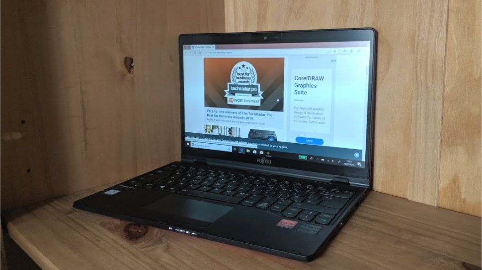 Fujitsu Lifebook U939X 2-in-1 convertible business laptop review ...