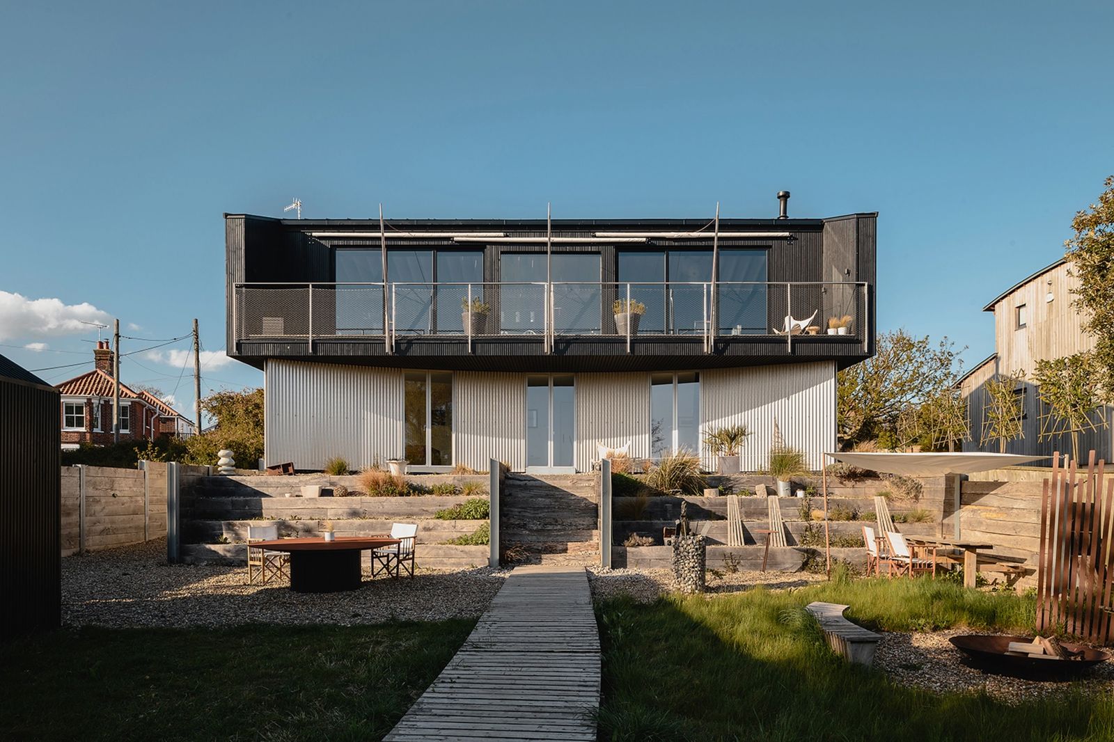 This uber-modern beach house is a lesson in loft-style living | Livingetc