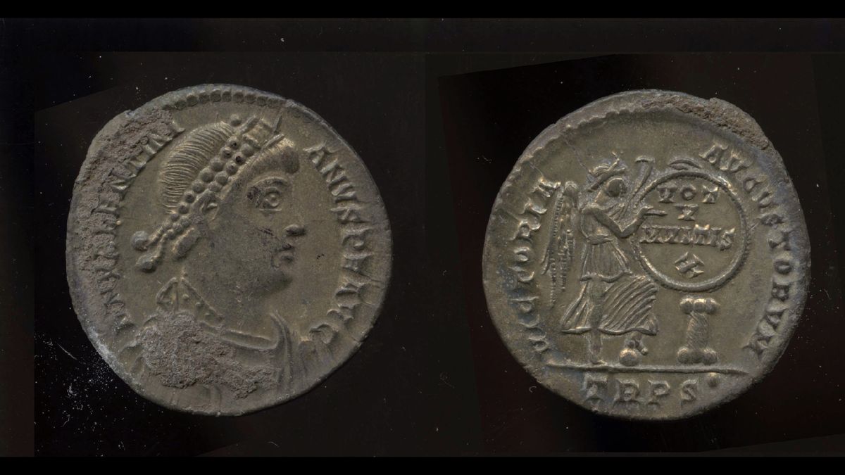 32 stunning centuries-old hoards unearthed by metal detectorists | Live ...