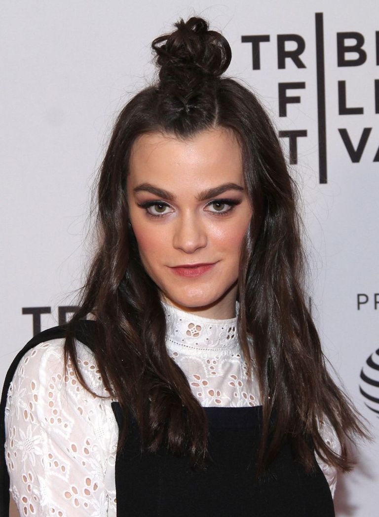 50 Best Top Knot Hairstyles of 2017 - Celebrity Top Knot Ideas | Marie ...