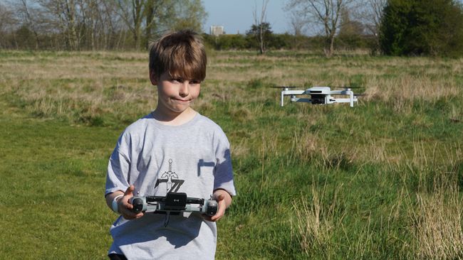 New drone with an innovative controller is a challenger set to ...