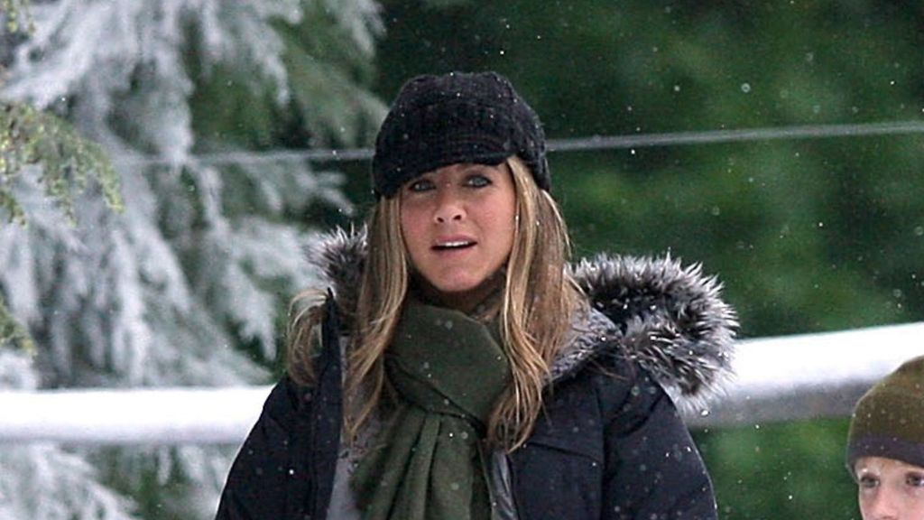 Feeling the winter chill? Jennifer Aniston knows how to keep warm in ...