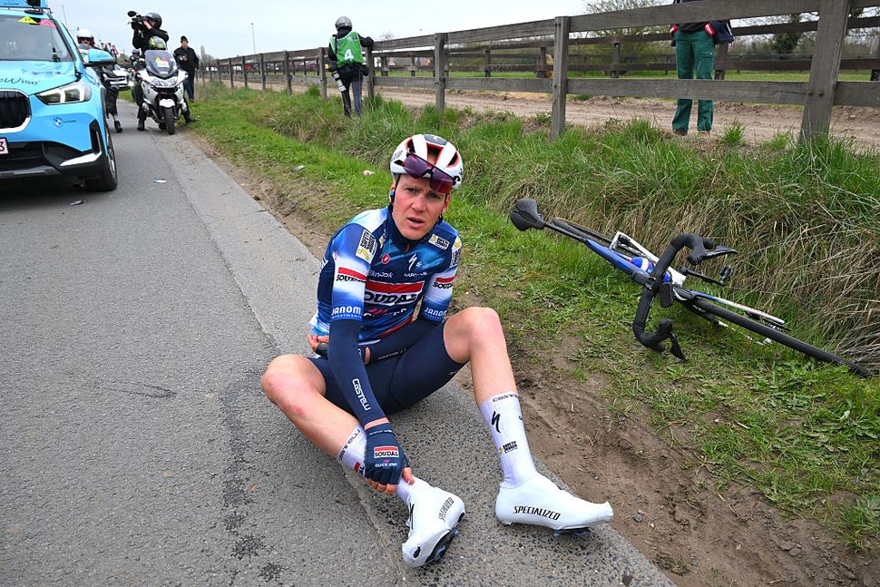 Early-race crash send four to hospital with concussions and fractures ...