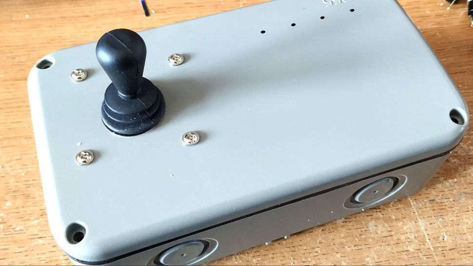 How to Build a Retro Flight Sim Controller With Raspberry Pi | Tom's ...
