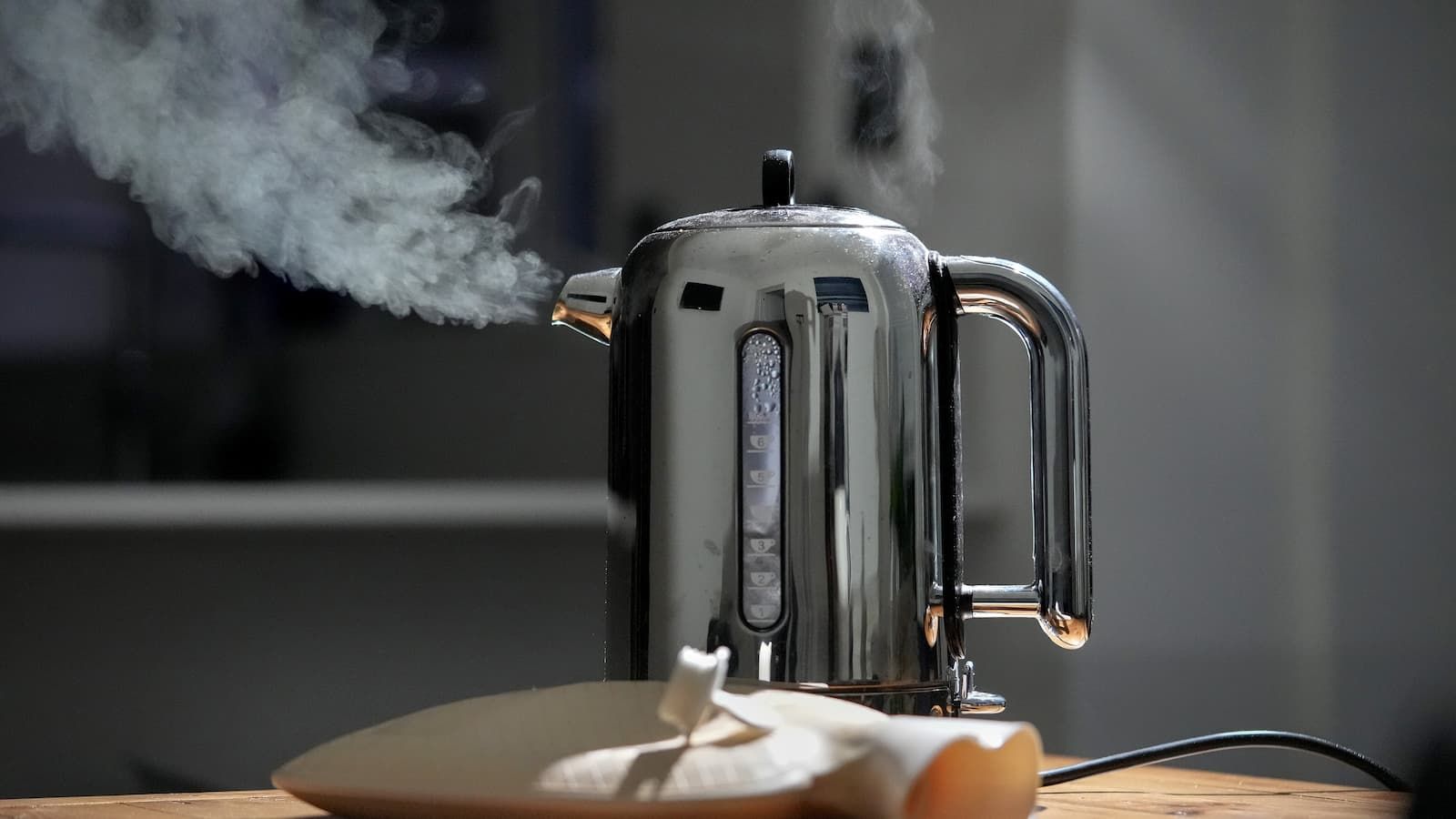 How much electricity does a kettle use? The cost of making a cup of tea ...