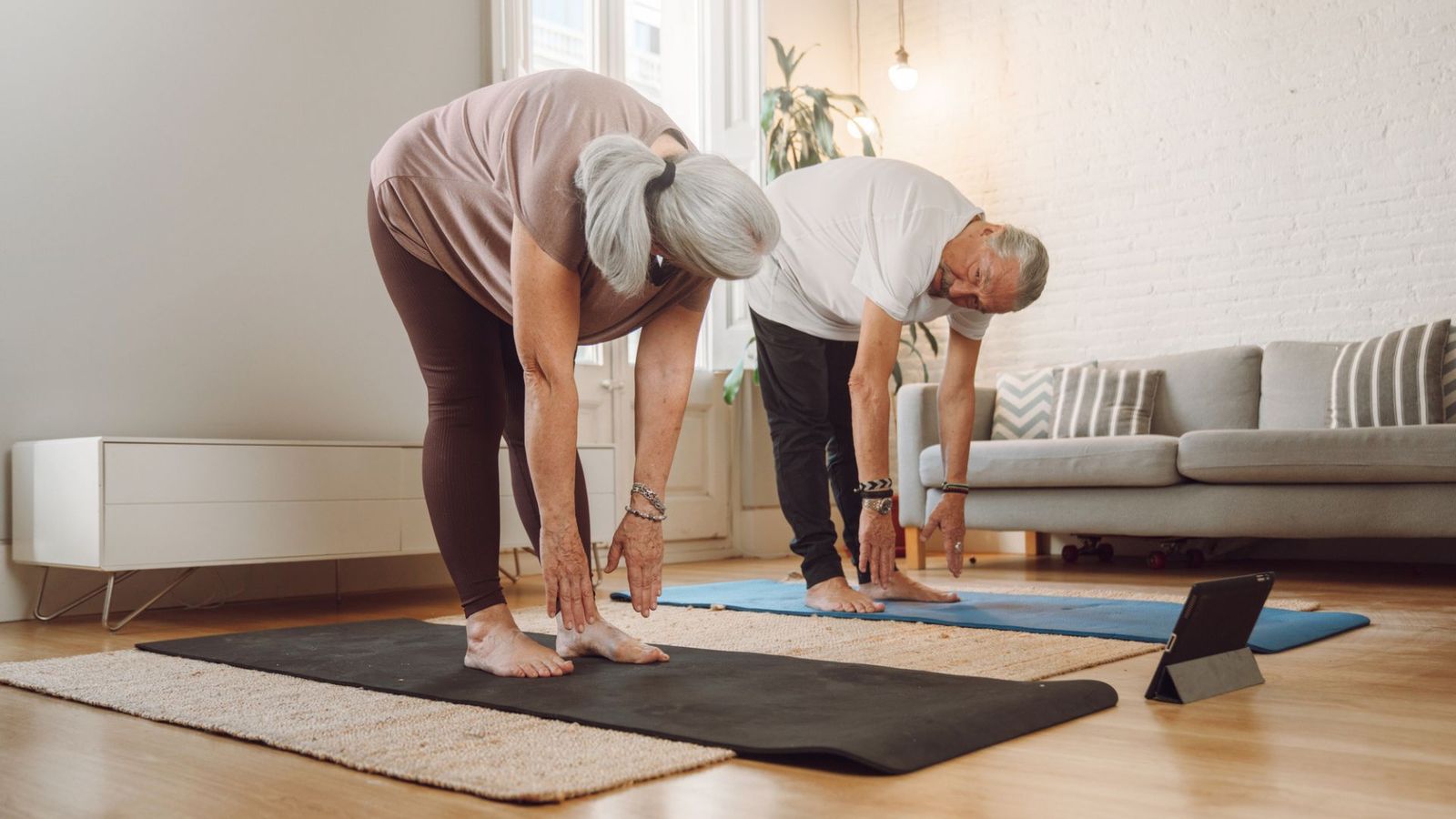Can’t touch your toes? A stretching coach shares a five-move plan to ...