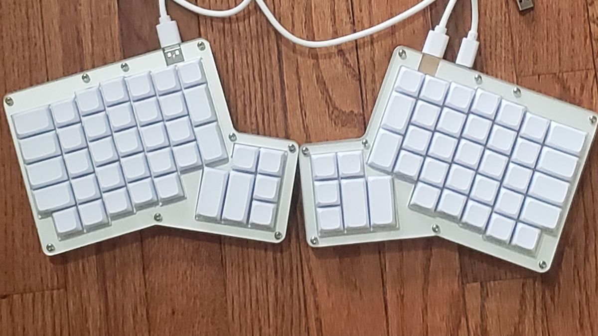Alpaca Hot Dox DIY Mechanical Keyboard Kit Review | Tom's Hardware