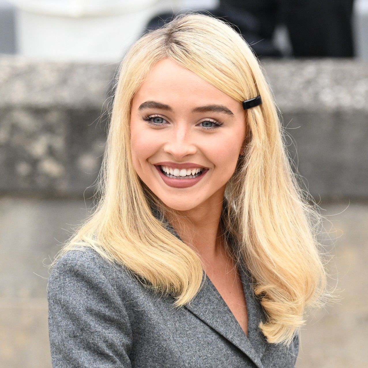 Sabrina Carpenter’s Ringlet Hair Is a 2025 Take On Hollywood Glam ...