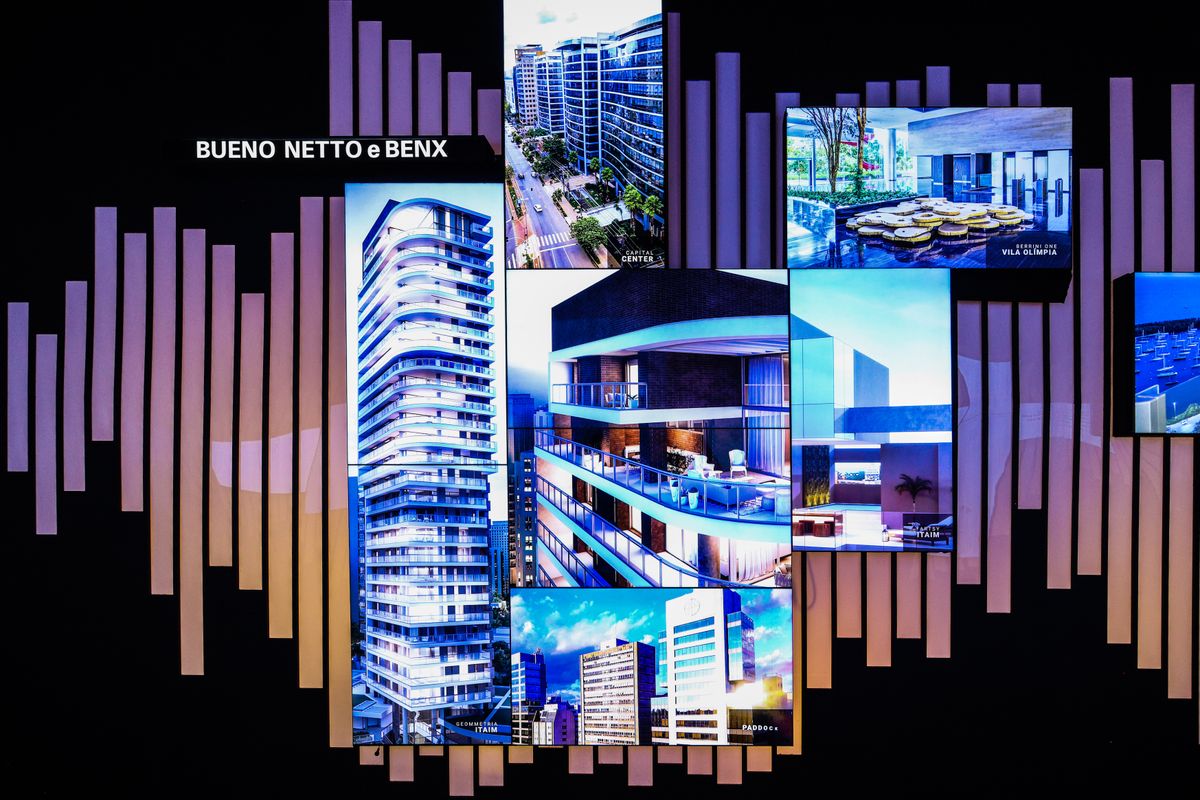 A Mosaic of 34 Video Wall Panels Helps Sell 672 Luxury Condos | AVNetwork