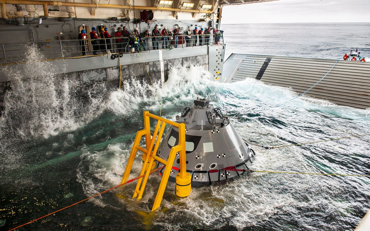 Spectacular Photos: NASA Practices Orion Space Capsule Recovery at Sea ...