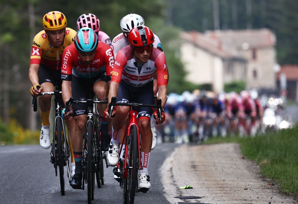 Critérium du Dauphiné: Julian Alaphilippe sprints to victory on stage 2 | Cyclingnews