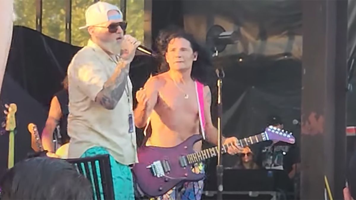 Fred Durst went on stage to see if Corey Feldman’s viral guitar playing ...