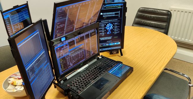 Seven-Screen Aurora A7 Laptop Costs Up to $20,000 | Tom's Hardware