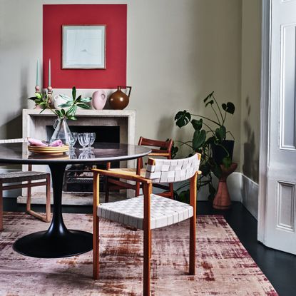 This clever plant pot dining table hack is blowing our mind | Ideal Home