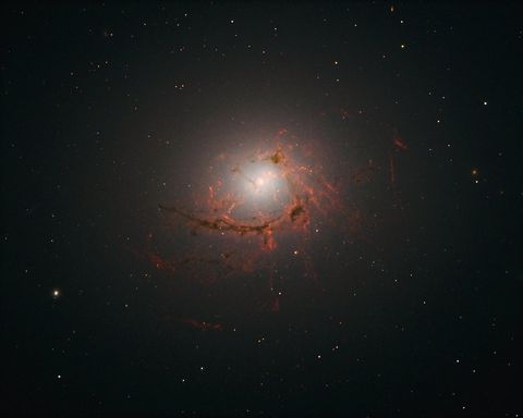 What Tangled Web: Galaxy's Messy 'Threads' Star in New Pic | Live Science