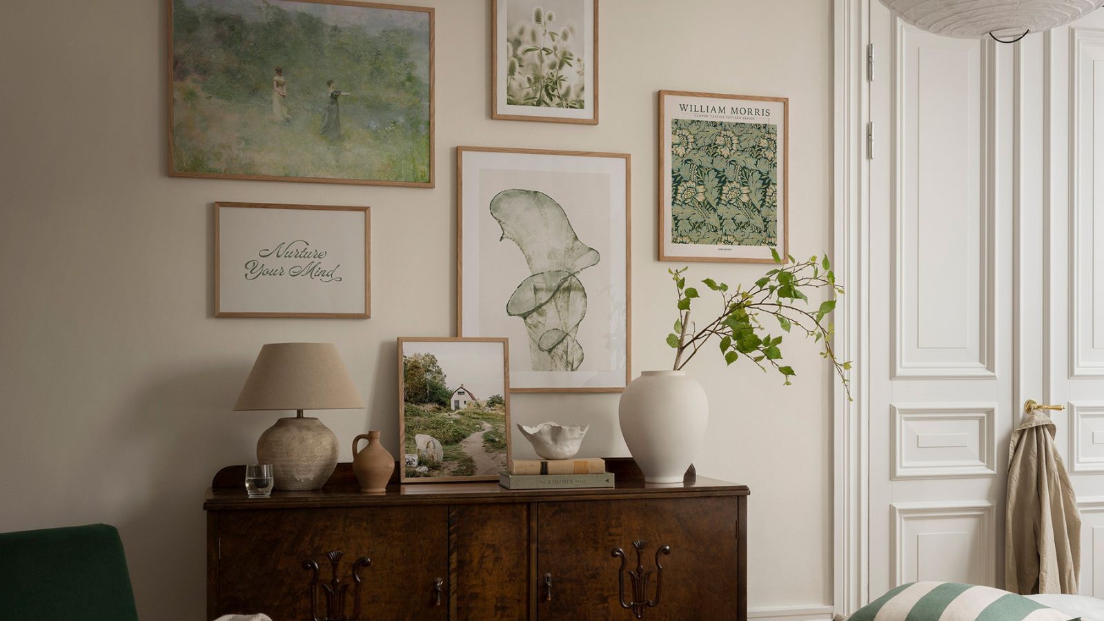 How to hang pictures without nails: 4 expert-approved tricks | Homes ...