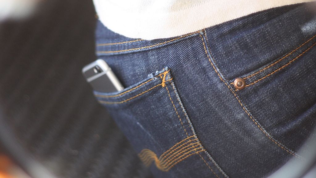 I did the quarter stack test with Samsung Galaxy S25 Edge, iPhone 16 ...