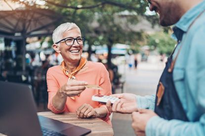 Amex Platinum Refresh 2025: $895 Fee and New Perks Explained | Kiplinger