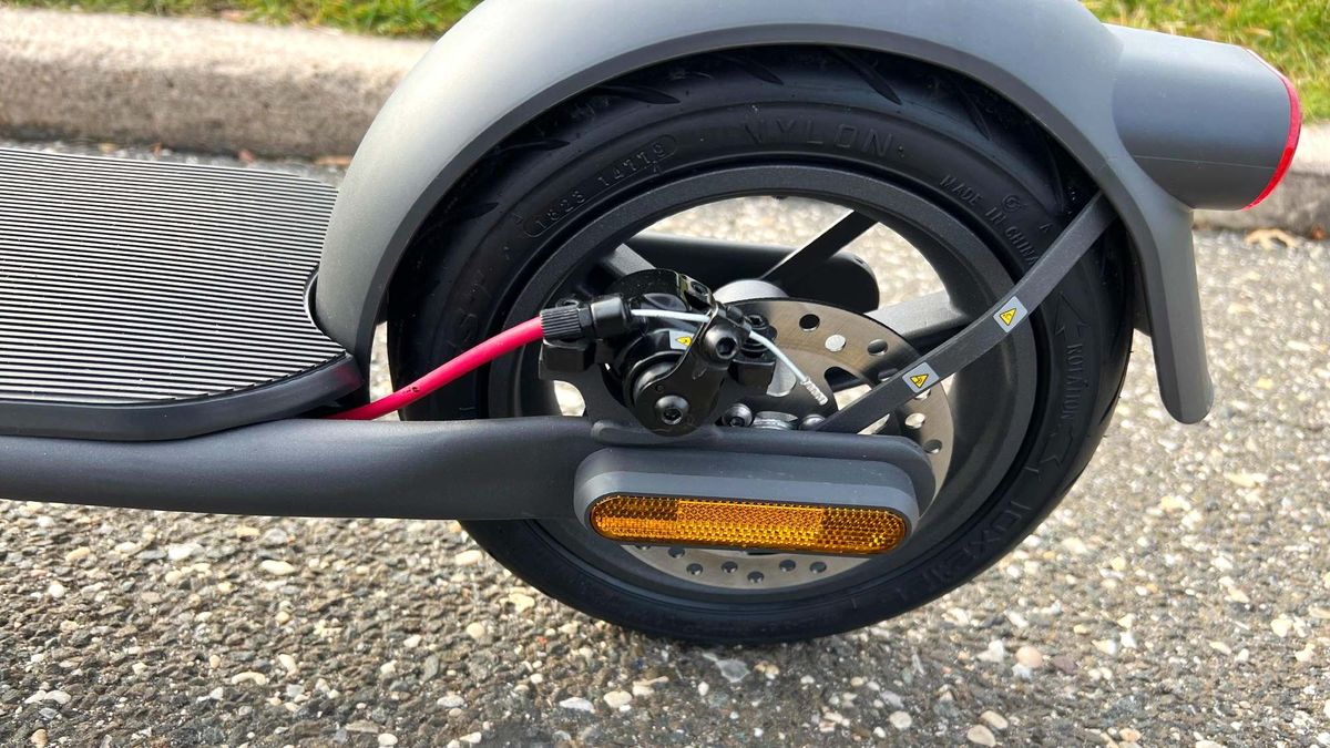 NAVEE V40 Pro electric scooter review: A solid mid-range scooter in ...