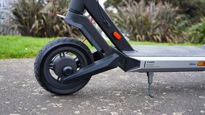 Navee S40 review: A cyberpunk sprinter built for urban jungles | T3