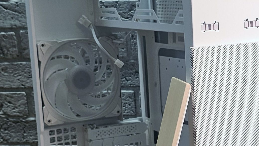 Hands-on with InWin's F5 PC Case: Back-connector motherboard support ...